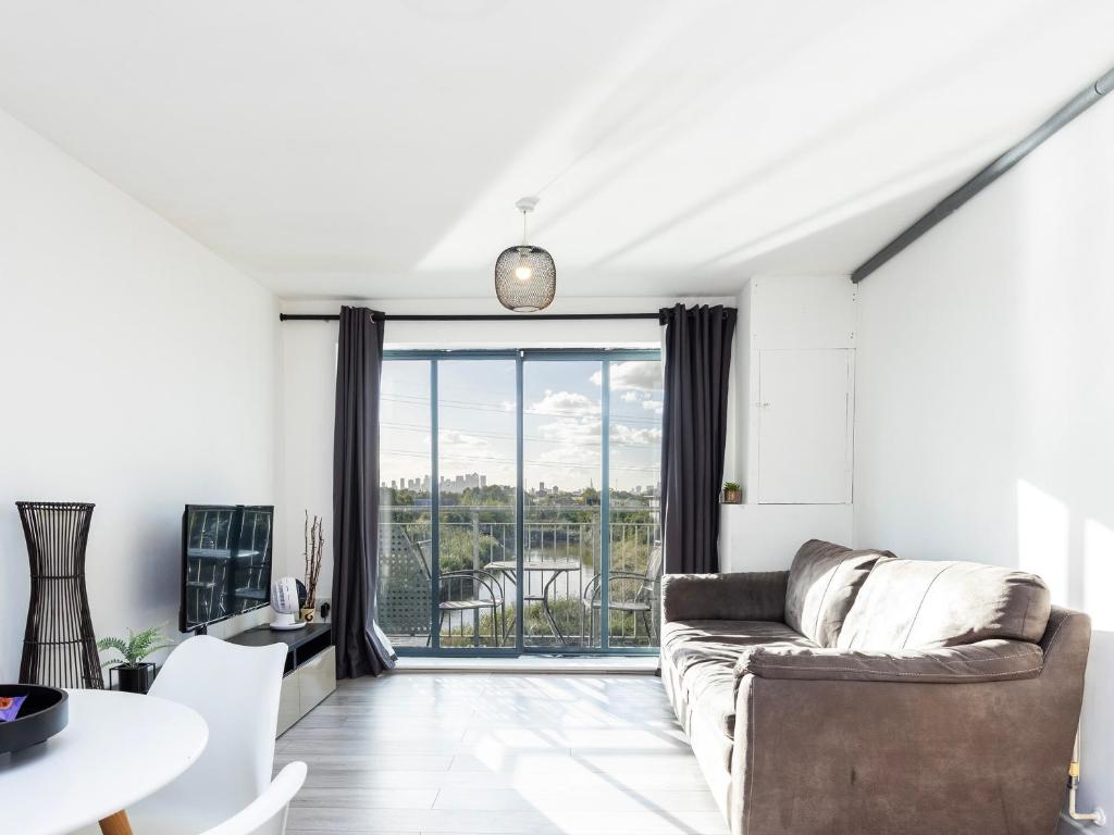 Stunning 2 Bed Flat With City Views, Barking (updated prices 2026)
