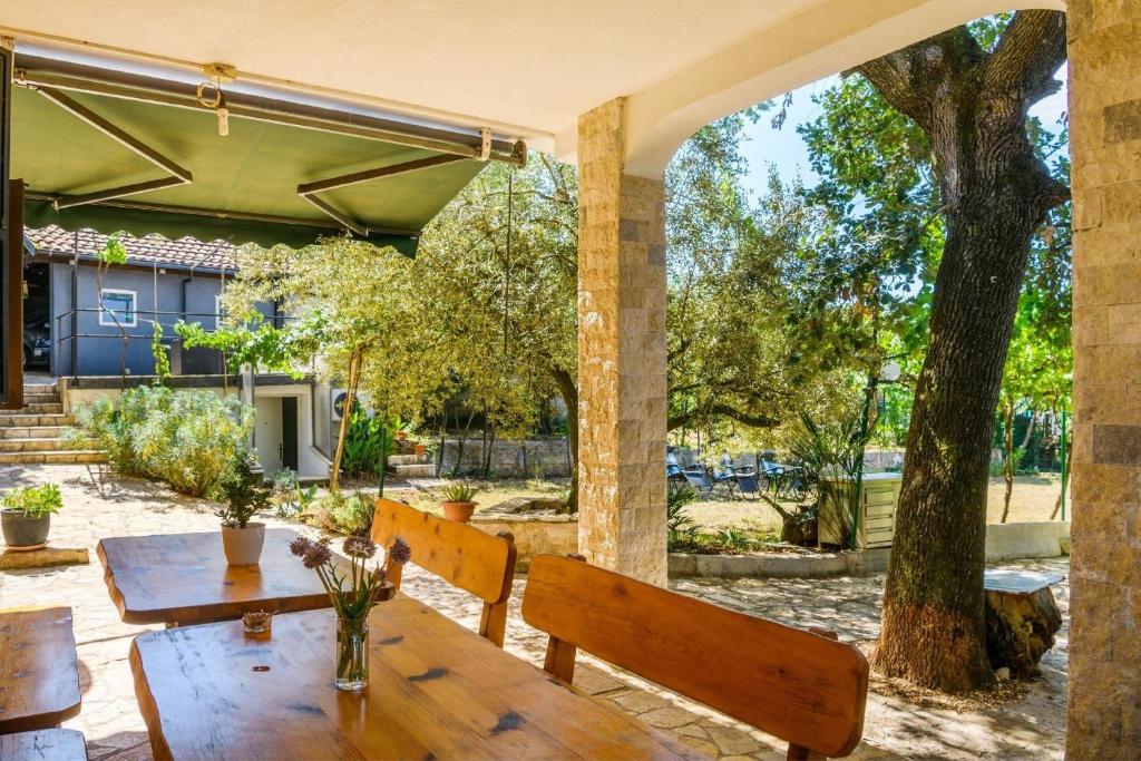 Wunderschönes Ferienhaus in Pomer mit Garten, Pula (updated prices 2024)