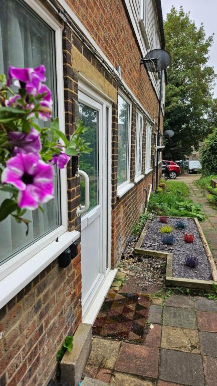 3 Bed House Central Luton London Luton Airport, Luton (updated prices 2025)