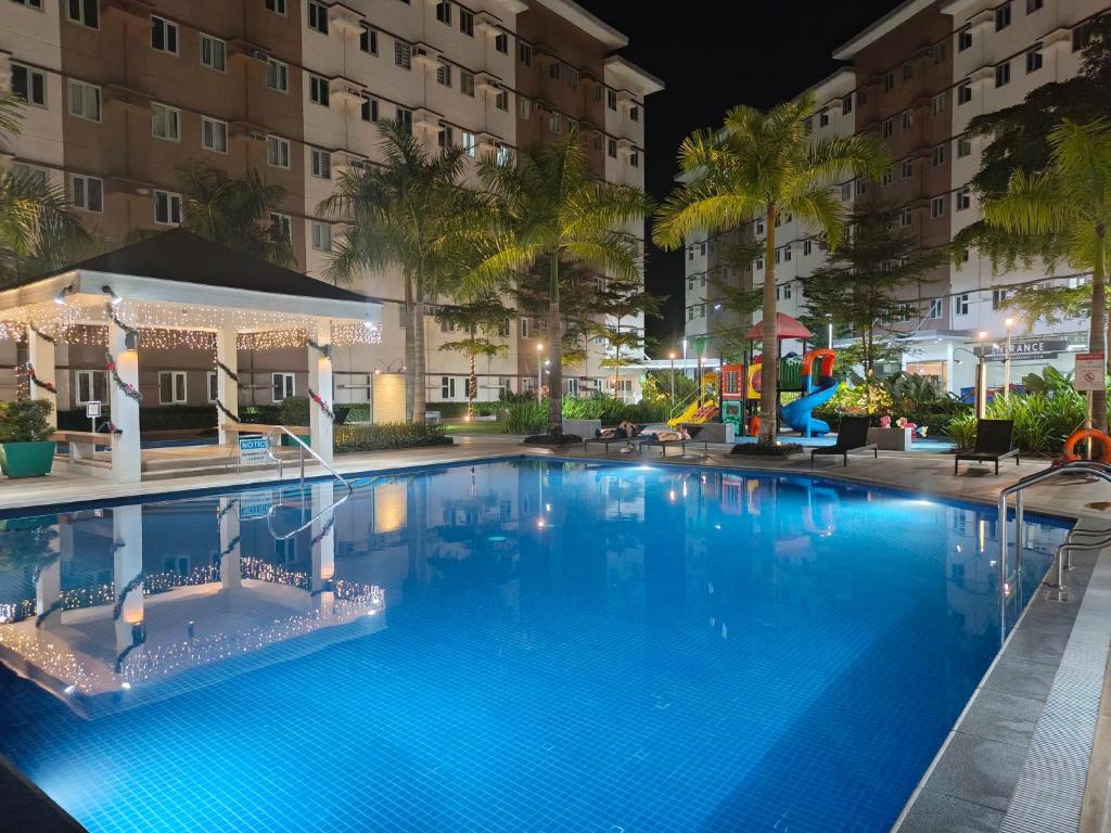 Happy Stays A - Sunset View at SMDC Hope Residences, Trece Martires ...