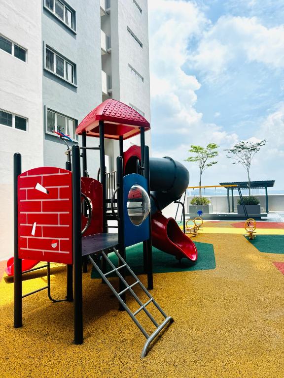 Zin's Guest Room at Seksyen U5 Subang 2 Shah Alam nearby SUBANG AIRPORT ...