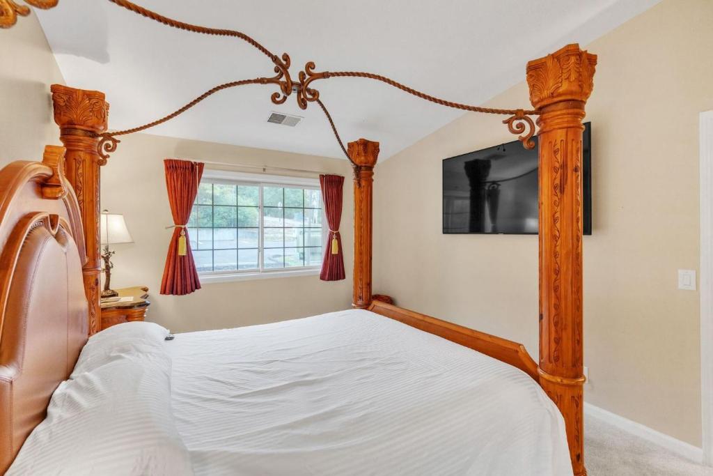 Grand Wood Suites - 3rd Floor Back Side Corner Penthouse Suite 305 ...