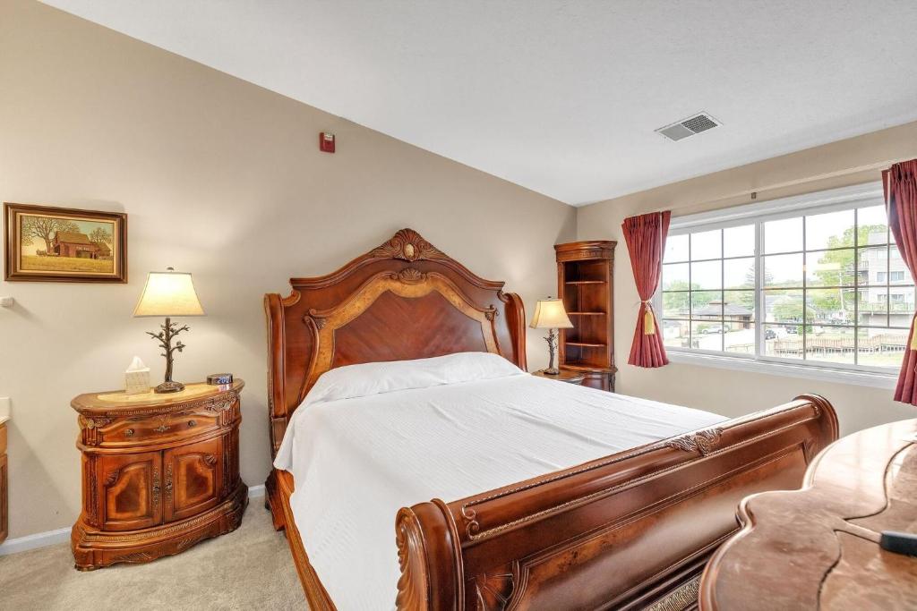 Grand Wood Suites - 3rd Floor Front Side Corner Penthouse Suite 304 ...