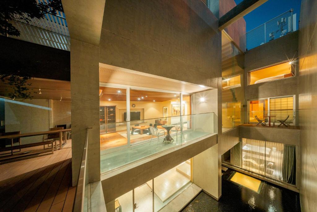 Azabu Modern House The Tokyo Tower can be seen from the villa 500m2 ...