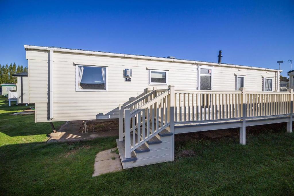 Lovely 8 Berth Caravan At A Brilliant Holiday Park, Manor Park Ref ...