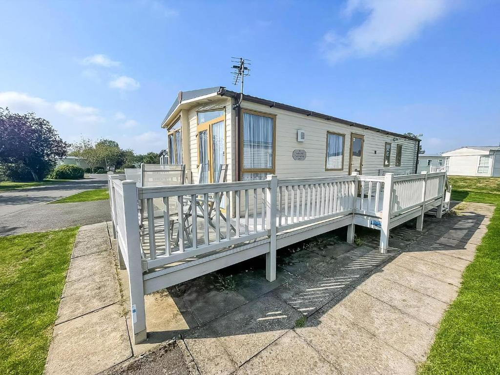 Great Caravan With Decking Southview Holiday Park In Skegness Ref ...