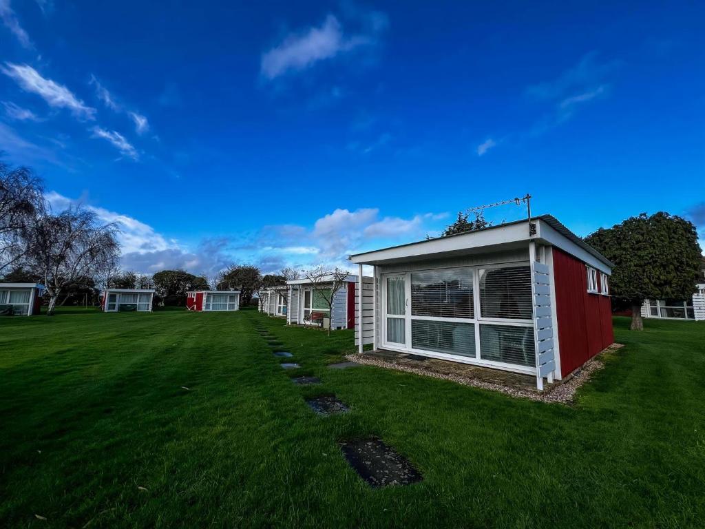 Lovely 4 Berth Chalet In The Coastal Village Of Heacham, Ref 92018Cs ...