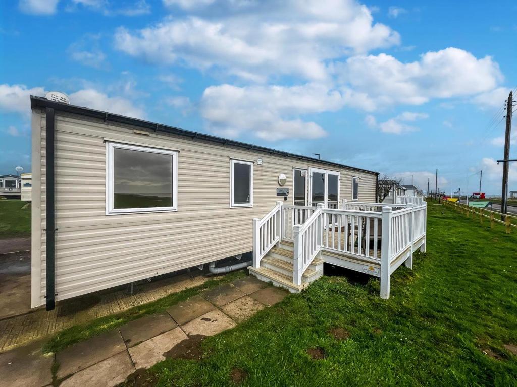 Caravan With Beautiful Sea Views At Barmston Beach In Yorkshire Ref ...