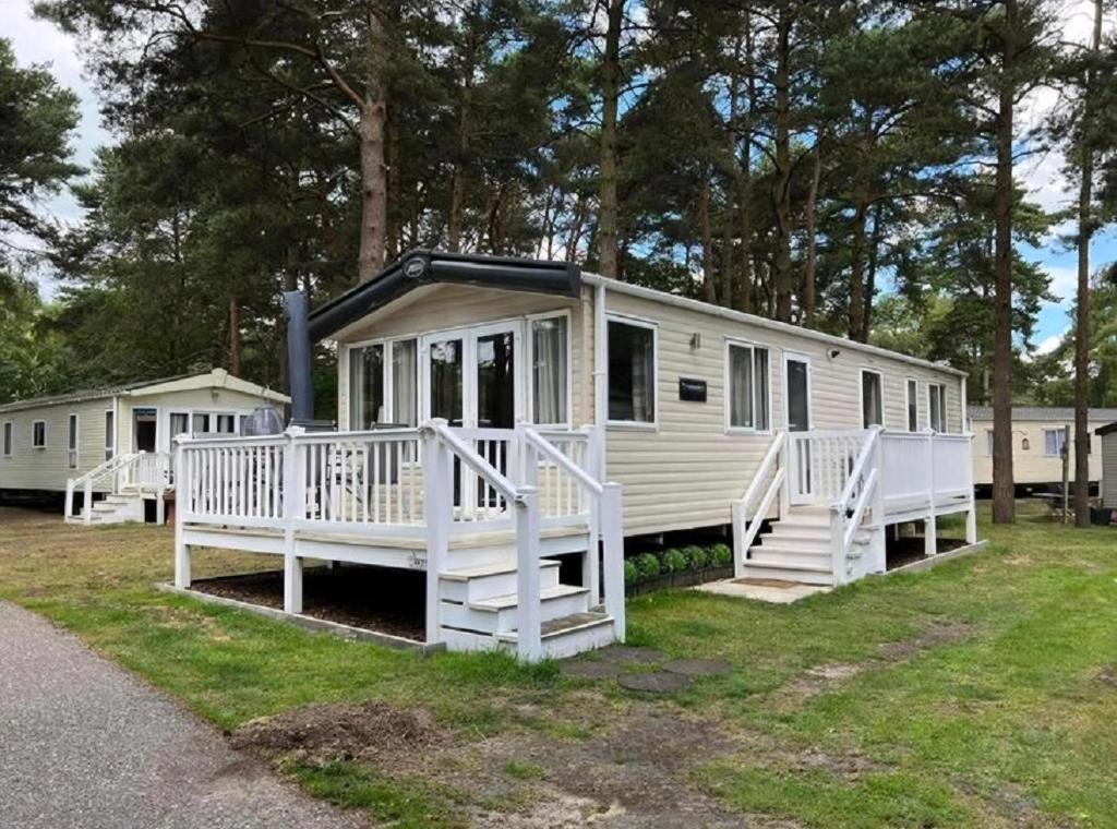Lovely 6 Berth Caravan With Decking In Norfolk At Haven Wild Duck, Ref ...
