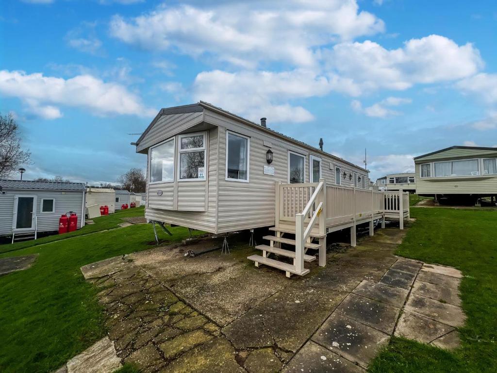 Homely Caravan With Decking Area At Sand Le Mere Holiday Park, Ref ...