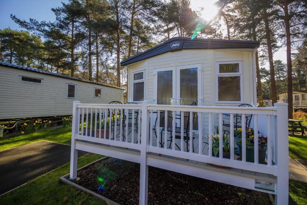 Beautiful Caravan With Decking At Haven Holiday Park In Norfolk Ref ...