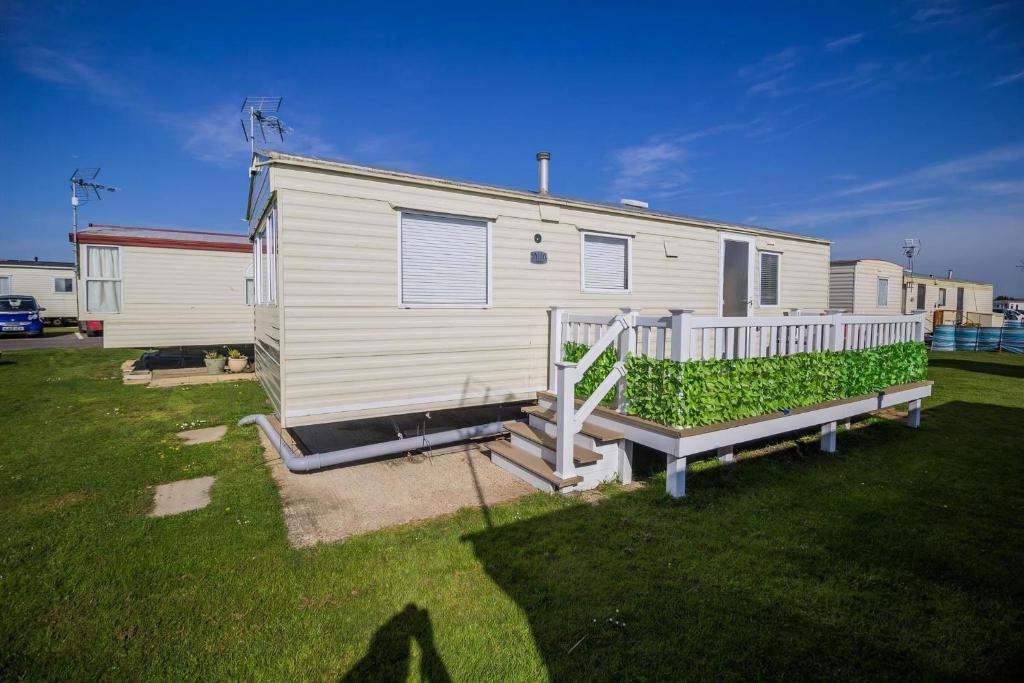 6 Berth Caravan With Decking At Martello Beach Holiday Park In Essex ...