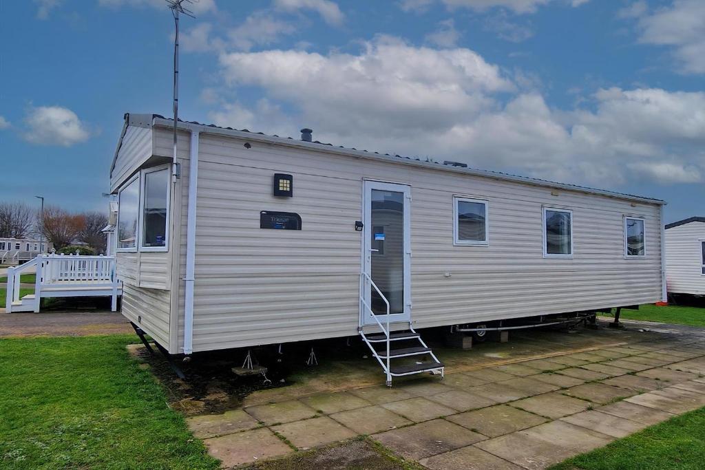 8 Berth Caravan For Hire At Manor Park Near To A Great Beach Ref 23041C ...