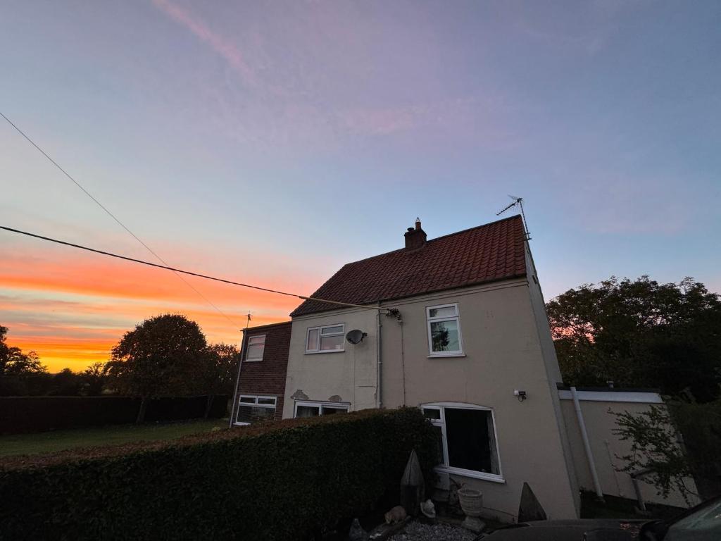 Holly Farm Cottage, Flixton (updated prices 2025)