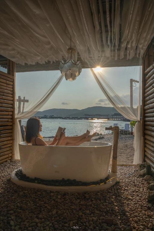 Bamboo Beachfront Koh Larn Island, Ko Sak (updated prices 2025)