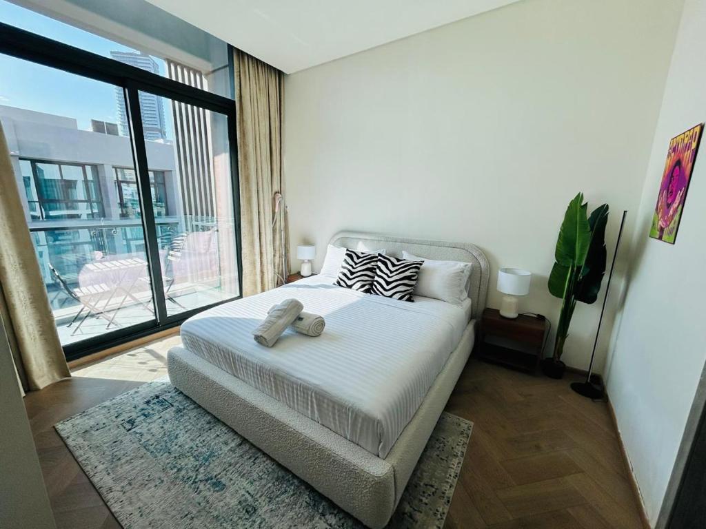 Premium 1BHK Apt In Signature living, JVC! Pool view, Dubai (updated ...