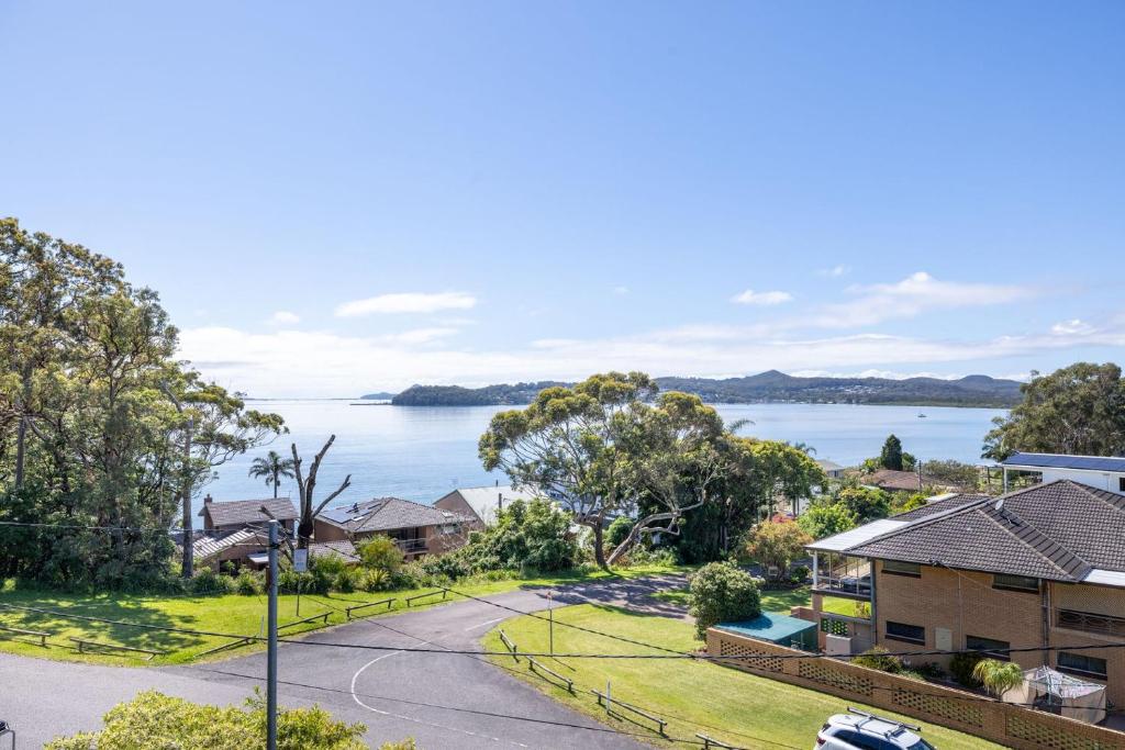 Wanda Up, 80 Randall Dr - spectacular views, aircon and Wi-Fi ...