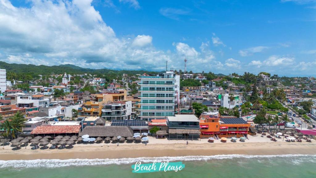 Risco - Downtown Bucerias Rooftop Pool & Beach Club, Bucerías (updated ...