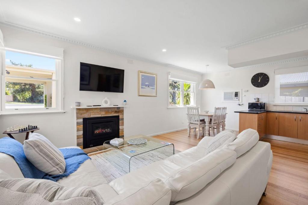 Beachside Delight, Rosebud (updated prices 2025)