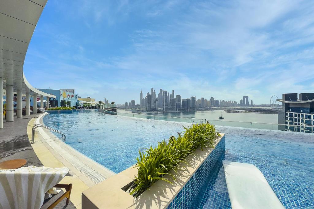 One bedroom at Seven Palm Jumeirah SHA 1212, Dubái (precios ...