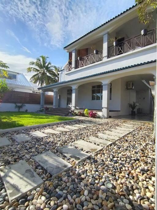 Beach Hive, Blue Bay (updated prices 2026)