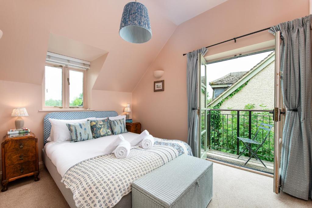 Thames Rest MV26, Somerford Keynes (updated prices 2025)