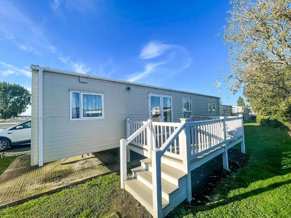 Superb 6 Berth Caravan With Decking At Seawick Holiday Park, Essex Ref ...
