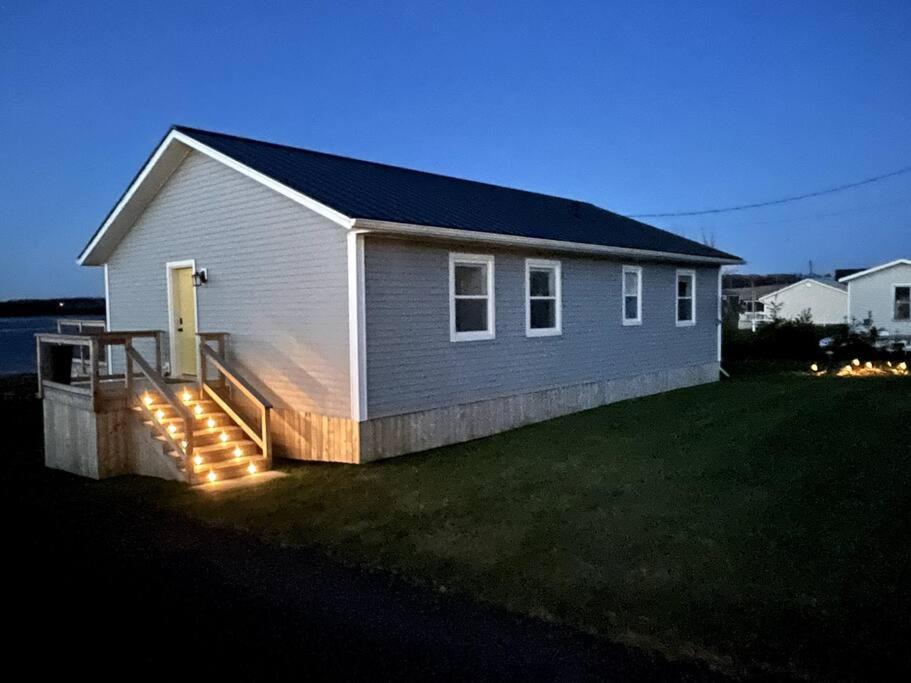 Sou'West Sunshine Cottage with Hot tub and Pool, Kensington (updated ...