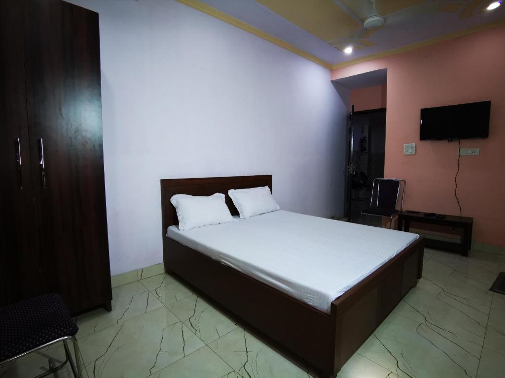 The red rose hotel, Noida (updated prices 2025)