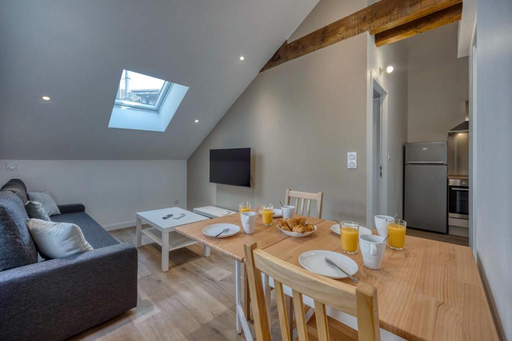 #HG Beautiful T2 renovated in the hyper center facing train station ...