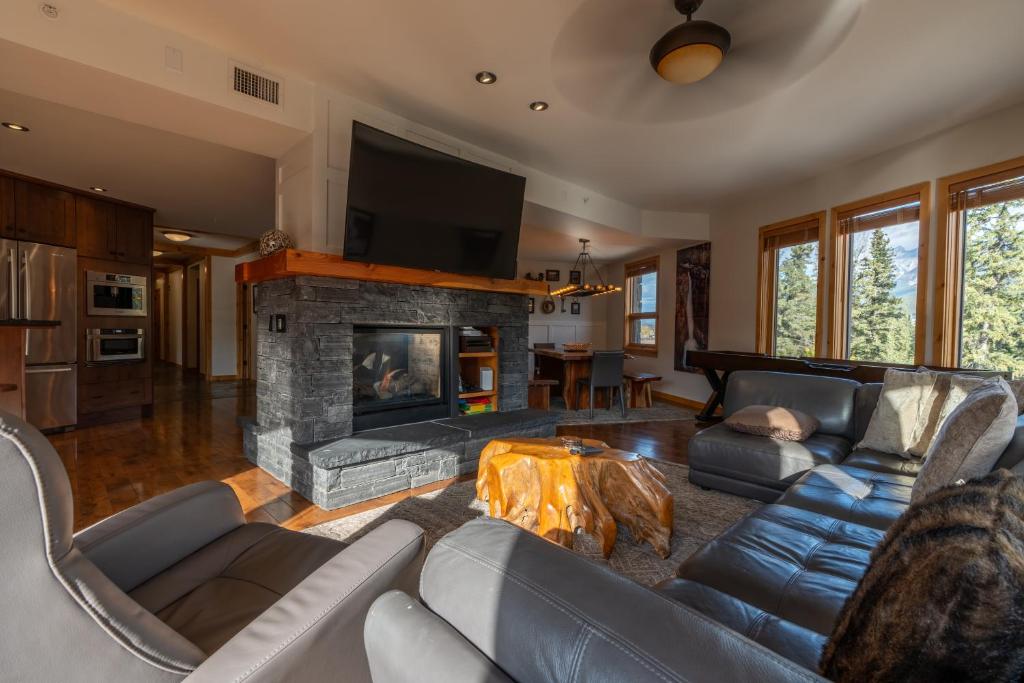 Rundle Cliffs Lodge by Canmore Premier, Canmore (updated prices 2025)