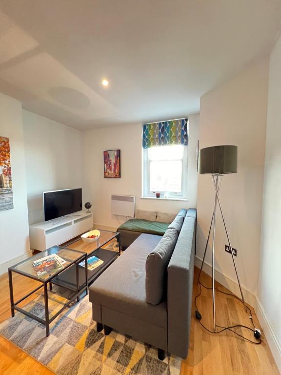 Stylish flat in heart of Clapham, London (updated prices 2025)