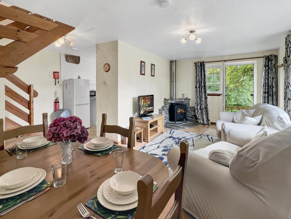 Grain Store, Nr Barnstaple with outdoor seasonal pool, free wifi and on ...