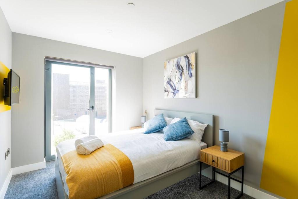 2-Bed Flat at Monarchs Quay, Liverpool Waterfront, Liverpool (updated ...