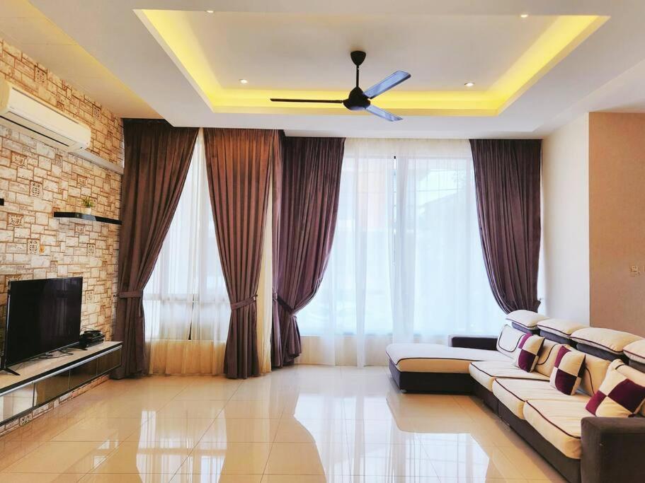 Ipoh Botani nadya 3storey 5br 19 pax, Ipoh (updated prices 2025)