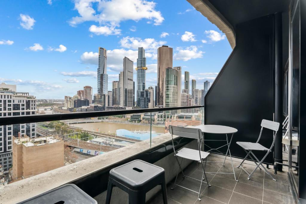 Perfect CBD Location plus Stunning City and River Views, Melbourne ...