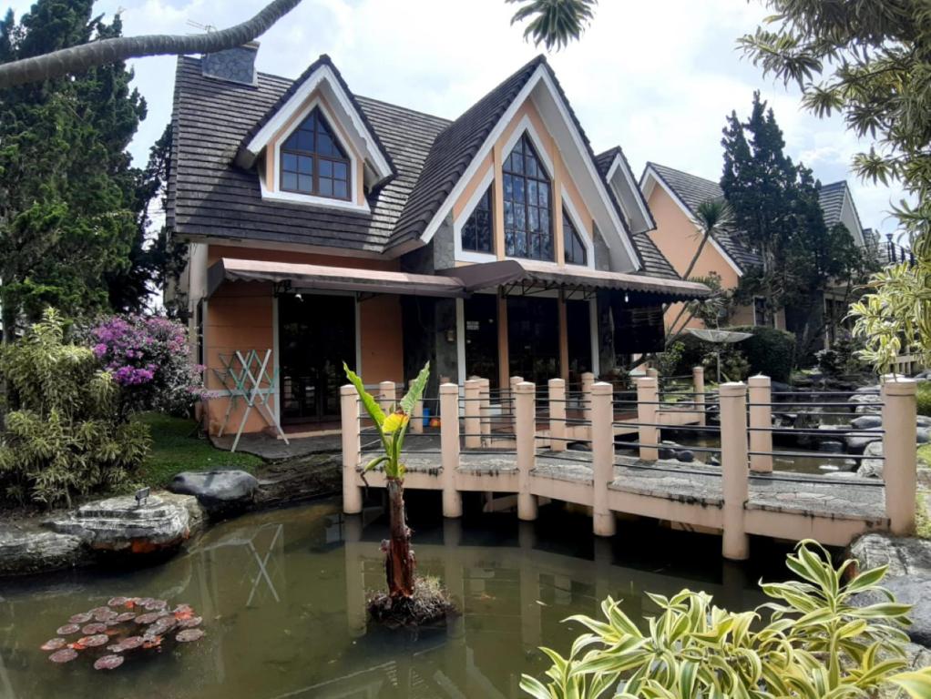 Villa puncak bogor at kota bunga ada karoke & AC, Cikundul (updated ...