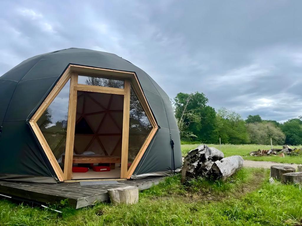 Dômes géodésiques pour 10 personnes avec lac privé, Sadirac (precios ...