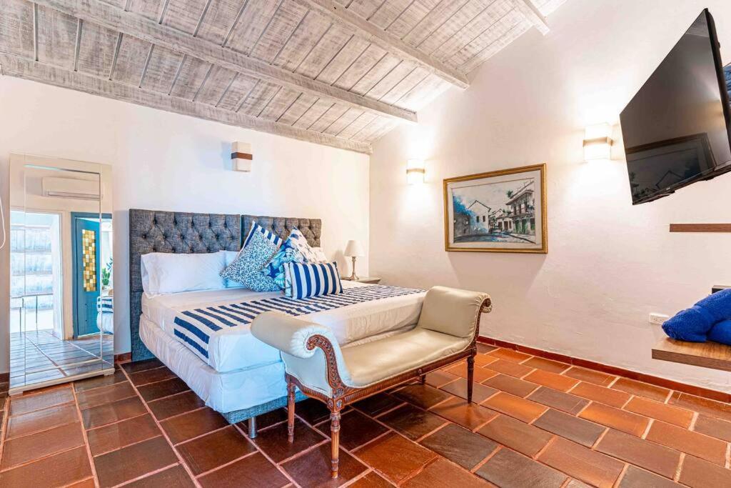 Luxury Bryon Pool, Cartagena de Indias (updated prices 2025)