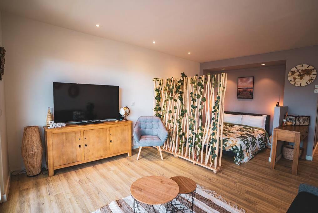 Studio Coconut Sunset with pool, Baie Nettle (updated prices 2025)