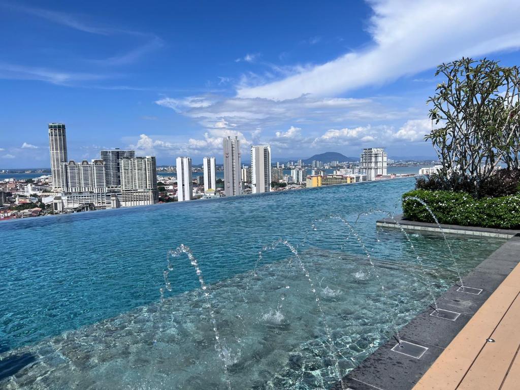 FRESH NEW LOOK Georgetown#SkyPoolContemporarySuite, George Town ...