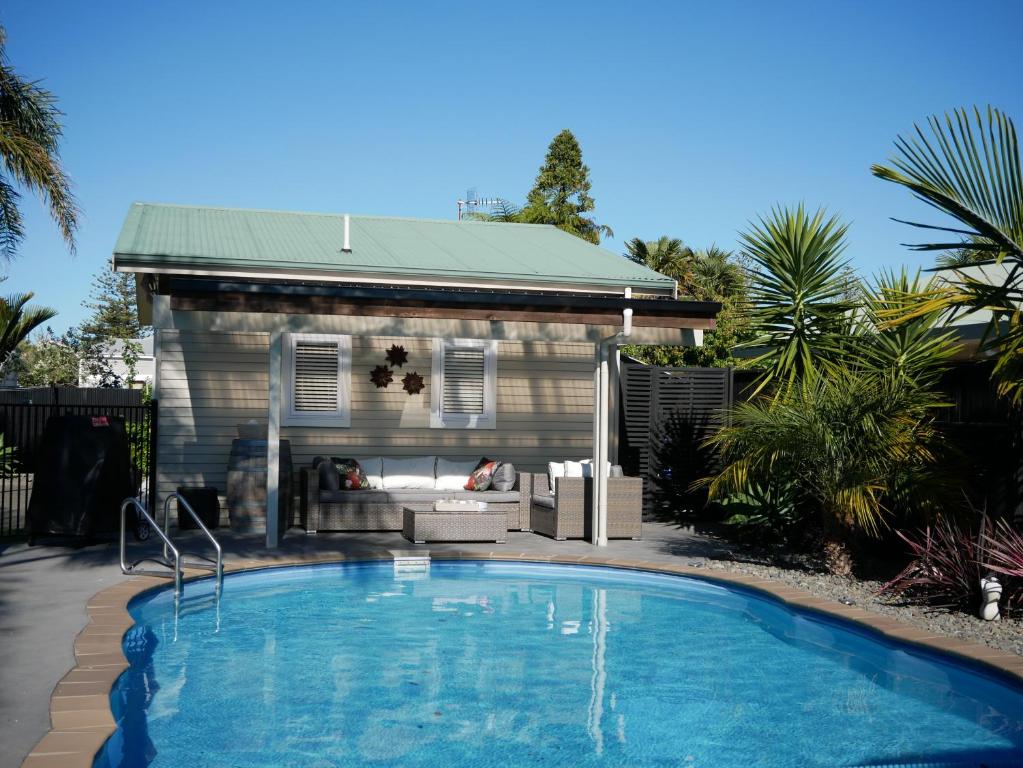 The Pool House Bed & Breakfast - Near Marine Parade Napier, Napier ...