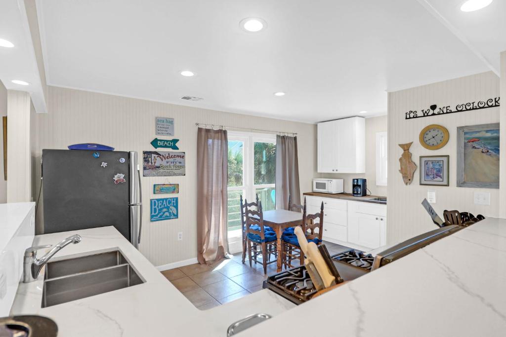 Fifi's Fabulous Folly, Folly Beach (updated prices 2025)