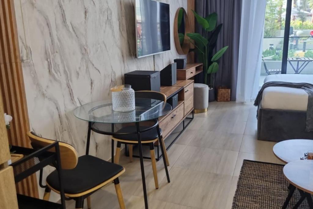 Comfy JVC Studio Pantheon Comfort & Style by Vibel ดูไบ (ราคาอัปเดตปี 2025)