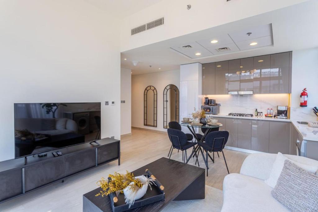 Trendy Azizi Riviera 1-Bed with Balcony Views, Dubái (precios ...