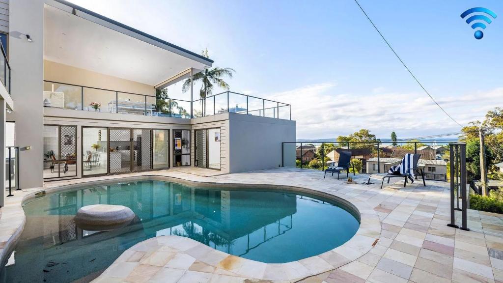 Coastal Breezes, Corlette (updated prices 2026)