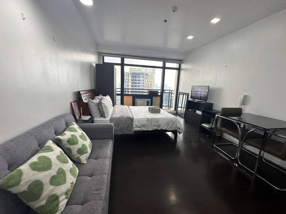 Gramercy Studio with City View fast WIFI Free use of Amenities, Manila ...