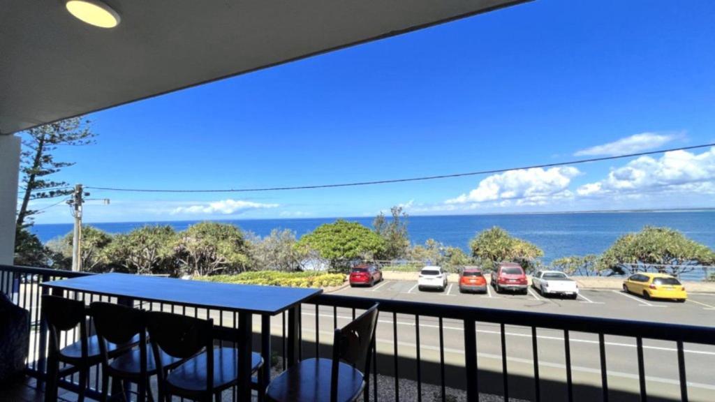 Waterfront, Excellent Ocean & Shipping Lane View, Caloundra (updated ...
