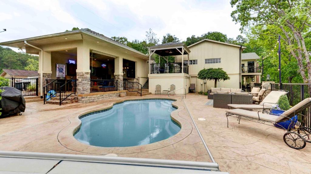 Aquatic Moon, Hot Springs (updated prices 2025)