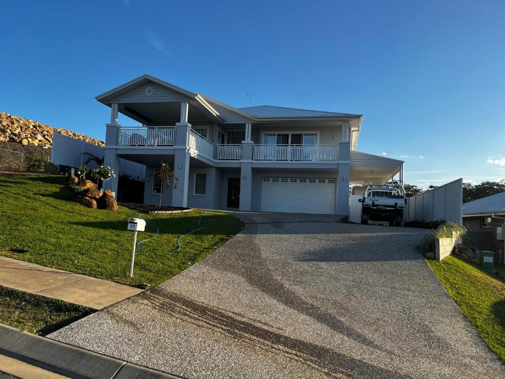 Hampton Retreat with heated pool, South West Rocks (updated prices 2026)